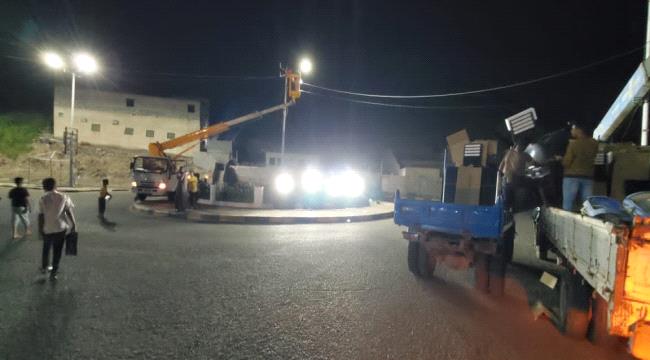 صحيفة 4 مايو السلطة المحلية بالعاصمة عدن تواصل مشاريع إعادة إنارة
